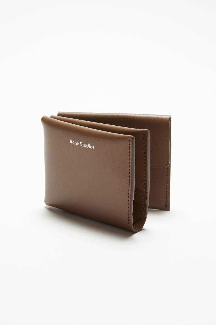 Acne Studios - Leather trifold wallet - Camel brown