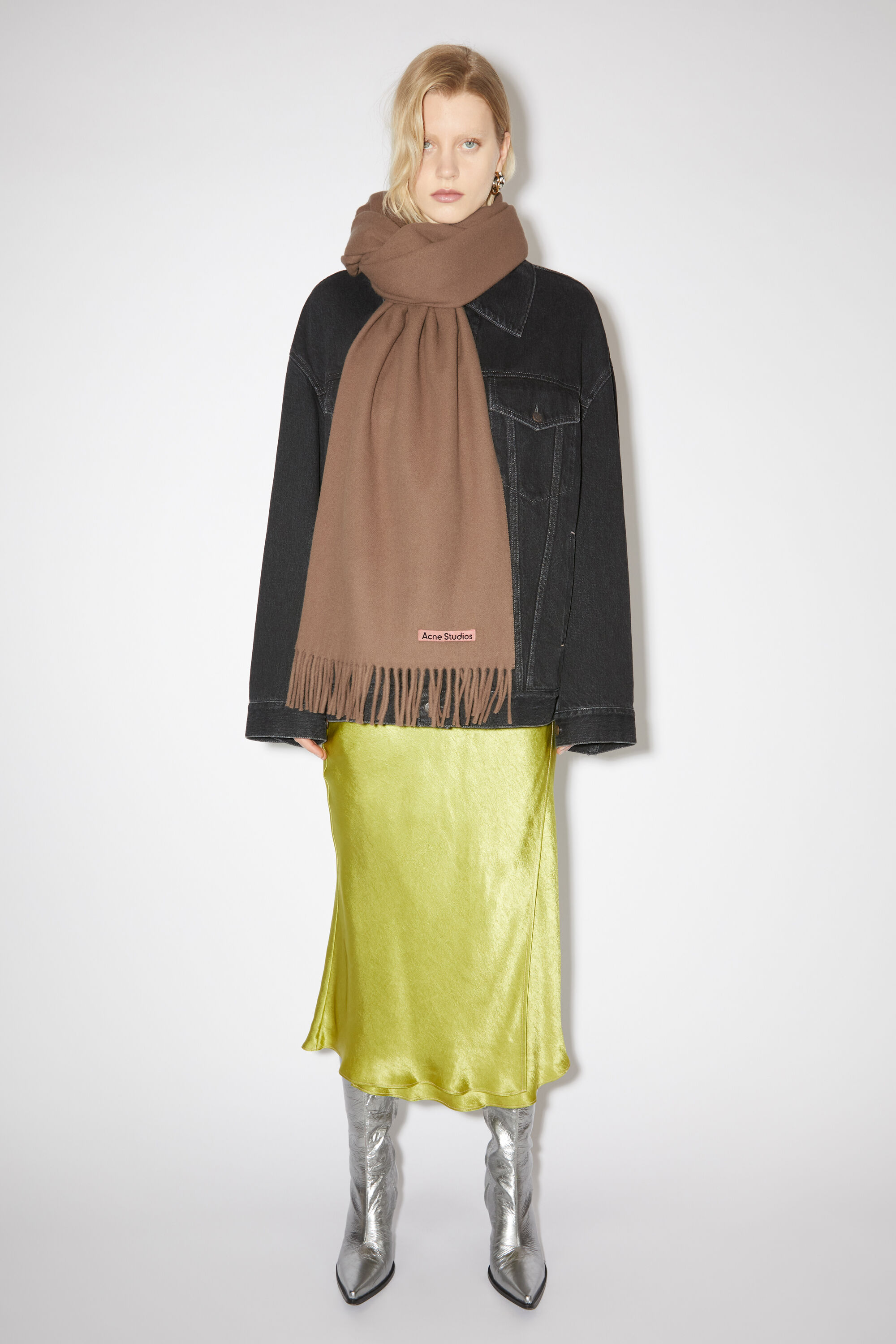 Acne Studios - Fringe wool scarf - oversized - Caramel brown